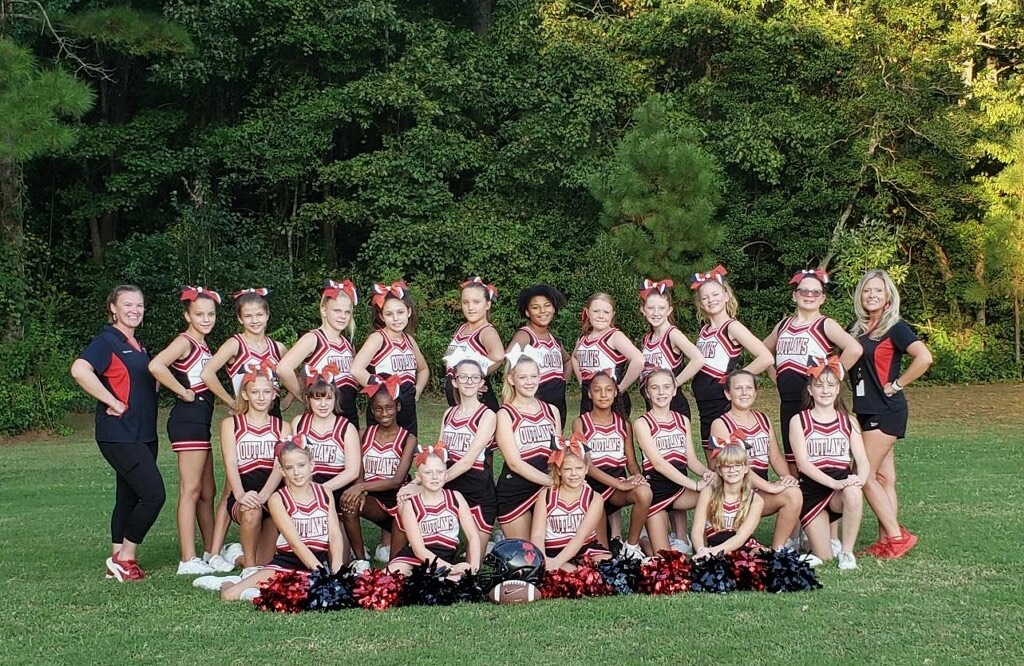 Outlaws cheer - Gazette Journal