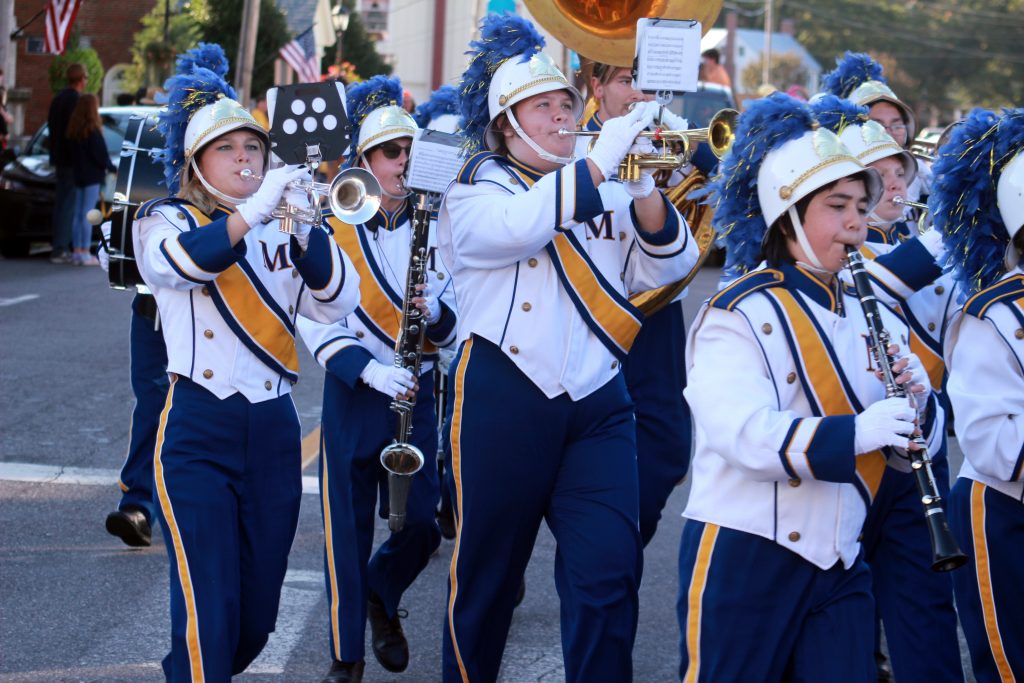 Homecoming parade - Gazette Journal