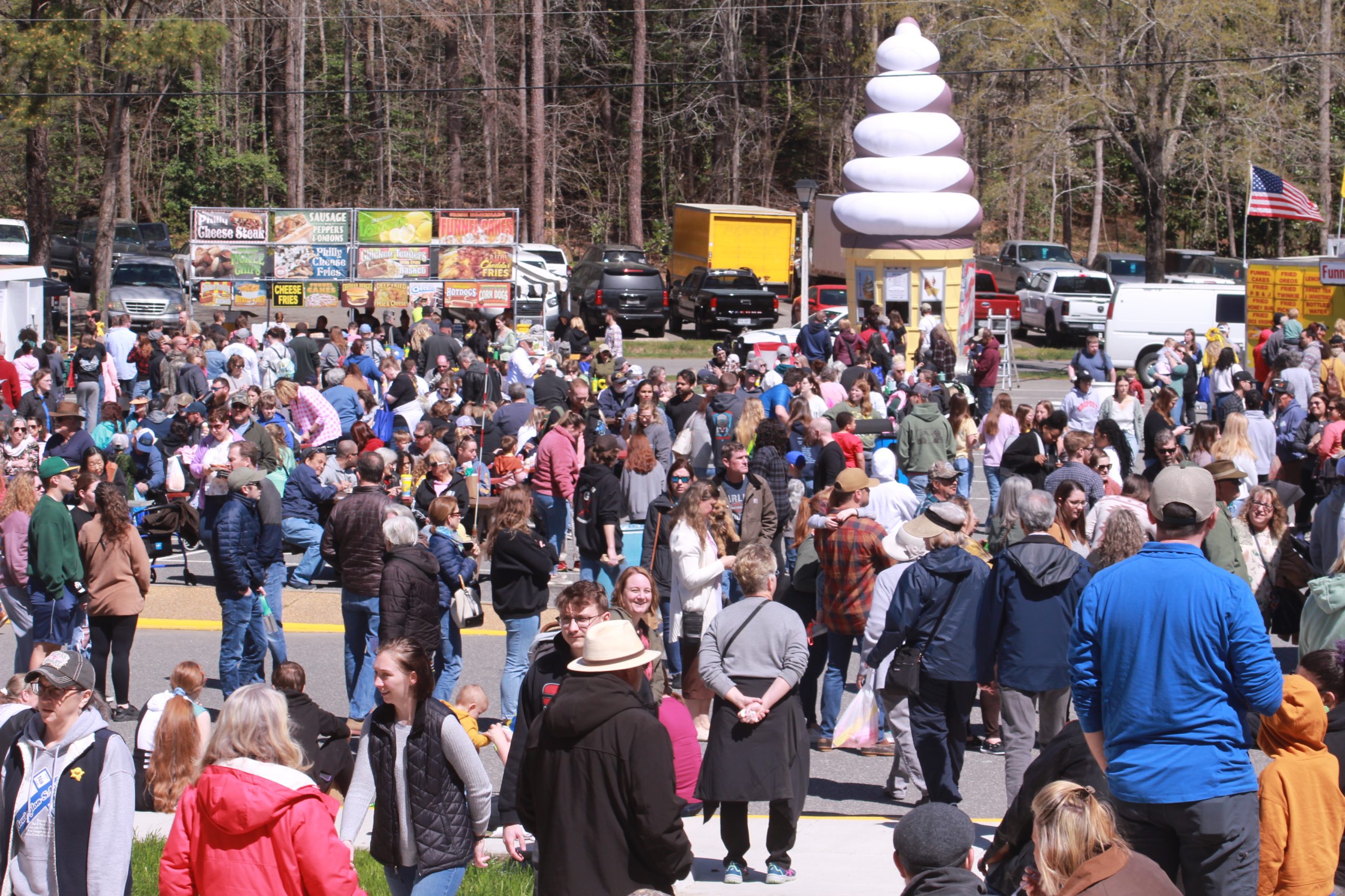 15,000+ attend weather-shortened Daffodil Festival - Gazette Journal