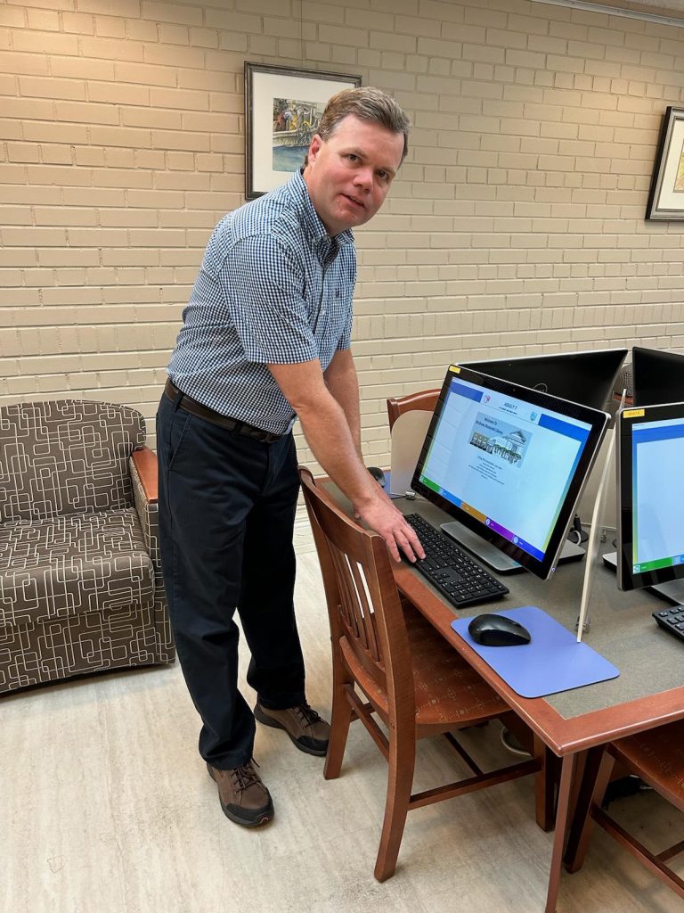 Library’s computer guy focuses on ‘the human element’ - Gazette Journal