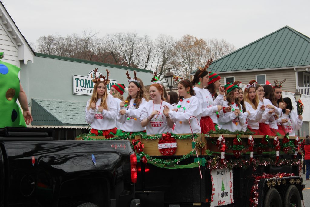 55 units take part in Gloucester parade - Gazette Journal