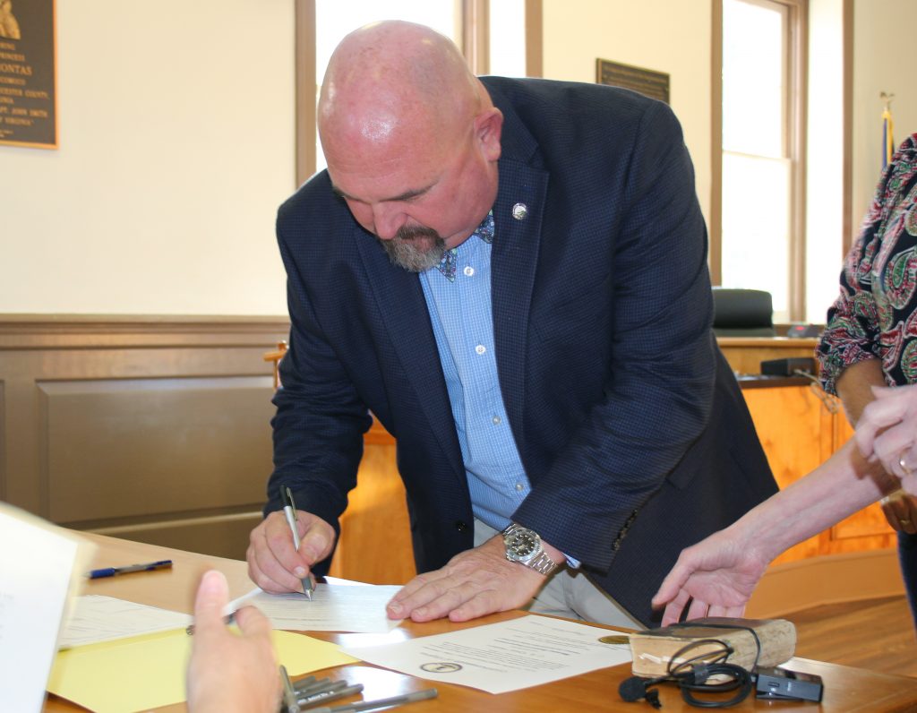 Signing the oath - Gazette Journal