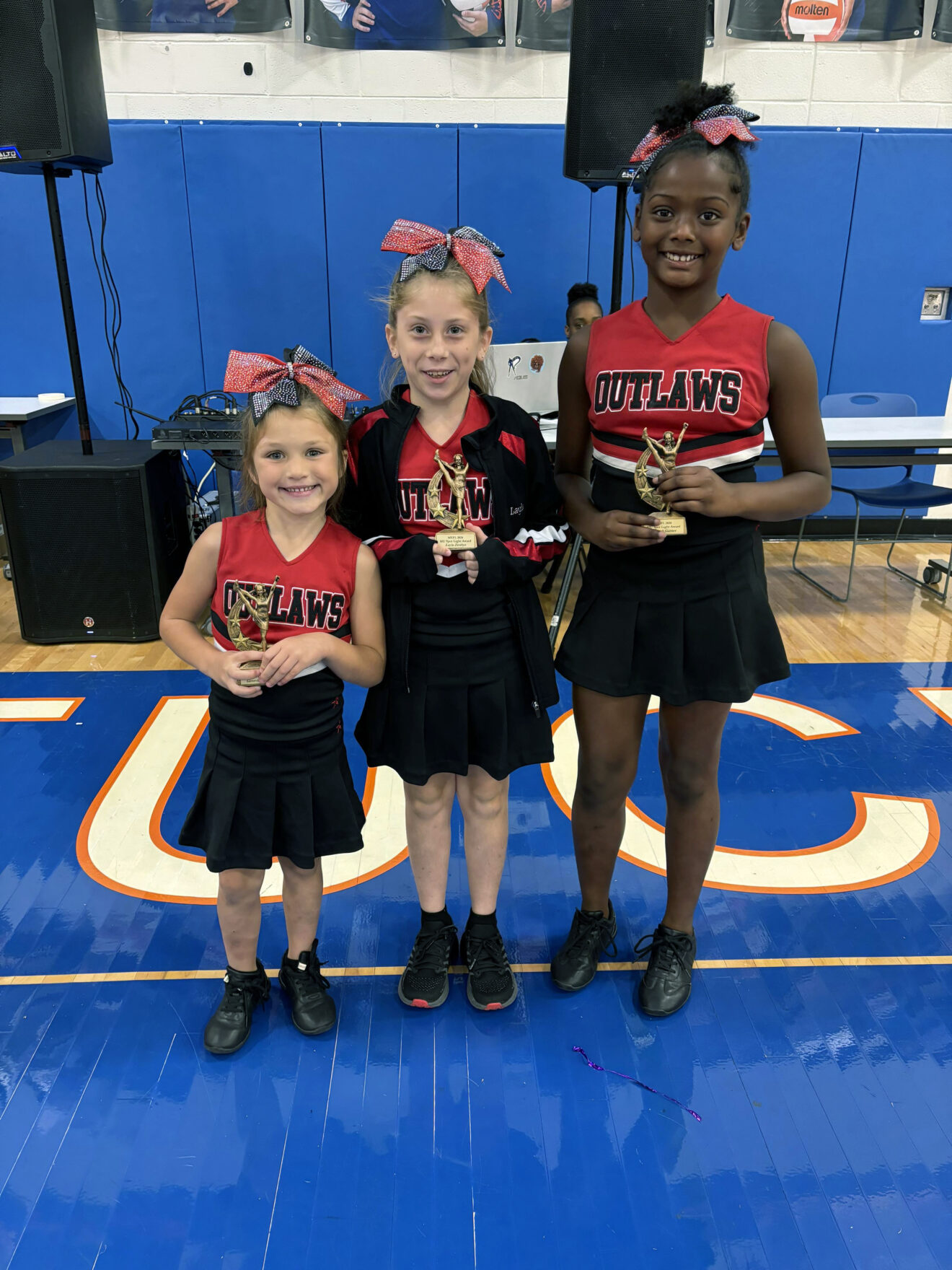 Outlaws cheer - Gazette Journal